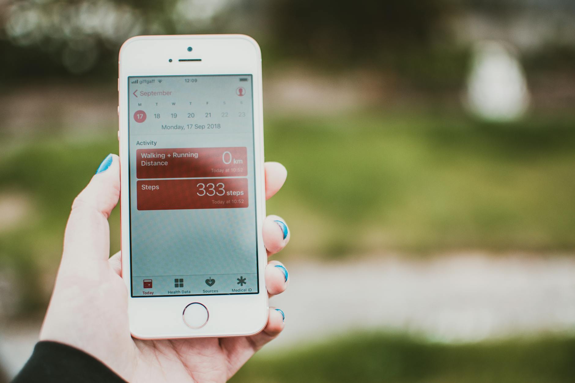How to Track Your Luggage in Real Time: Every Method Compared